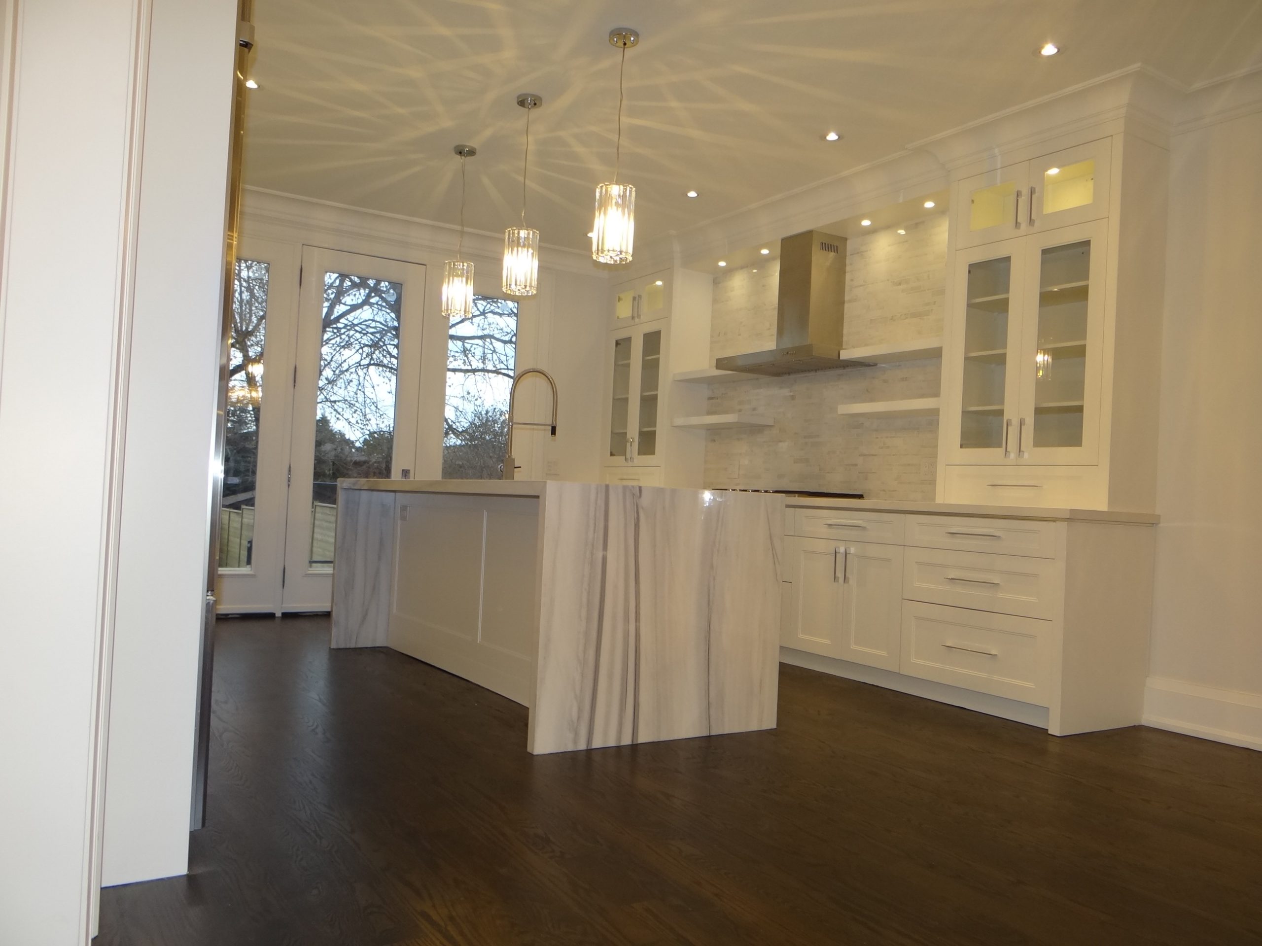 Equator marble island and pure white caesarstone kitchen - MaxSpace ...
