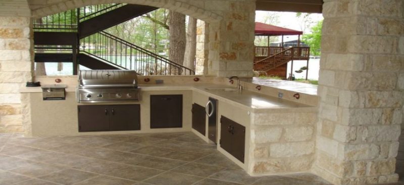 Choosing the Best Material for Your Outdoor Kitchen Countertop